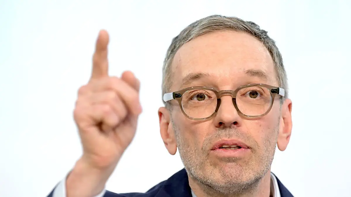 Falsche Großeltern : FPÖ-Chef zieht über Fehler in Kickl-Biografie her